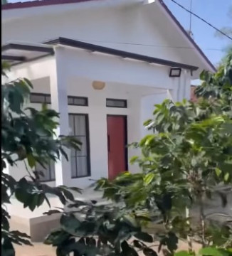Viral Penampakan Mentereng Rumah Pengasuh Rayyanza Sus Rini saat Pulang Kampung
